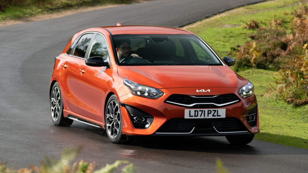 Kia Ceed hatchback review - gallery | Carbuyer