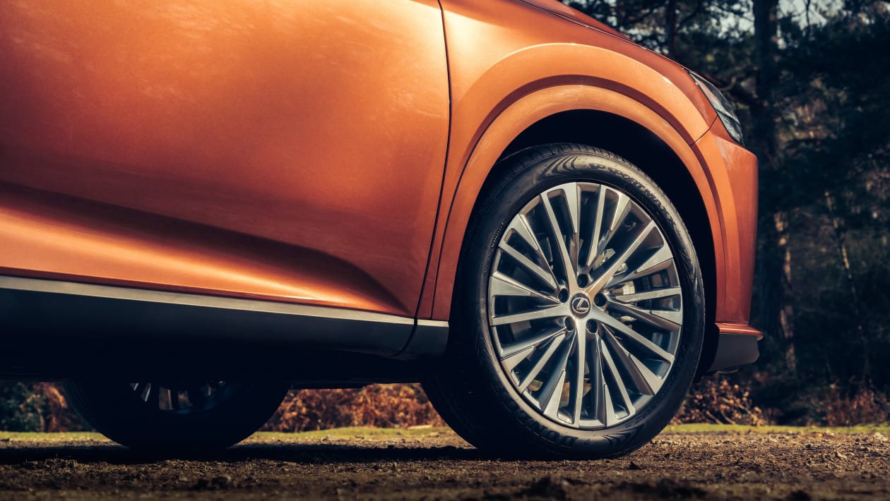 Lexus RX SUV - Practicality & boot space | Carbuyer