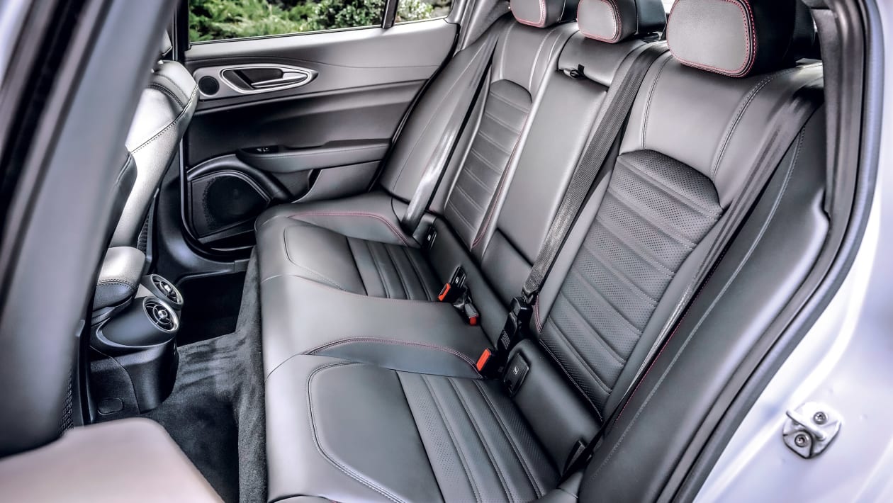 Alfa Romeo Giulia saloon - Practicality & boot space 2023 | Carbuyer