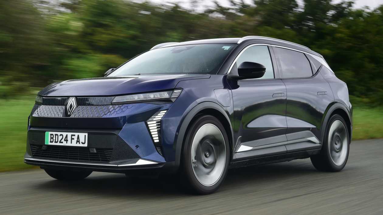 Renault Scenic review - Boot space, practicality & boot dimensions ...