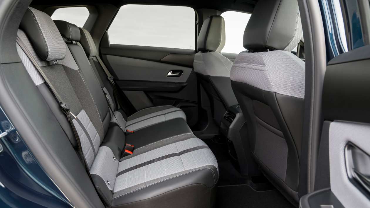 Vauxhall Grandland review - Boot space, practicality & dimensions ...