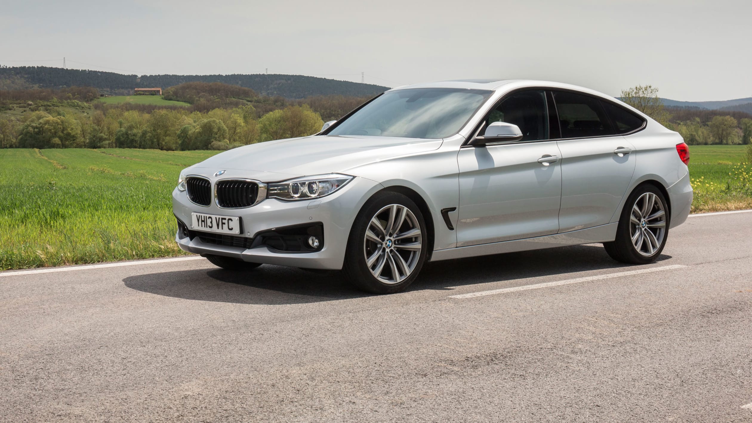 BMW 3 Series GT hatchback 2013 pictures | Carbuyer