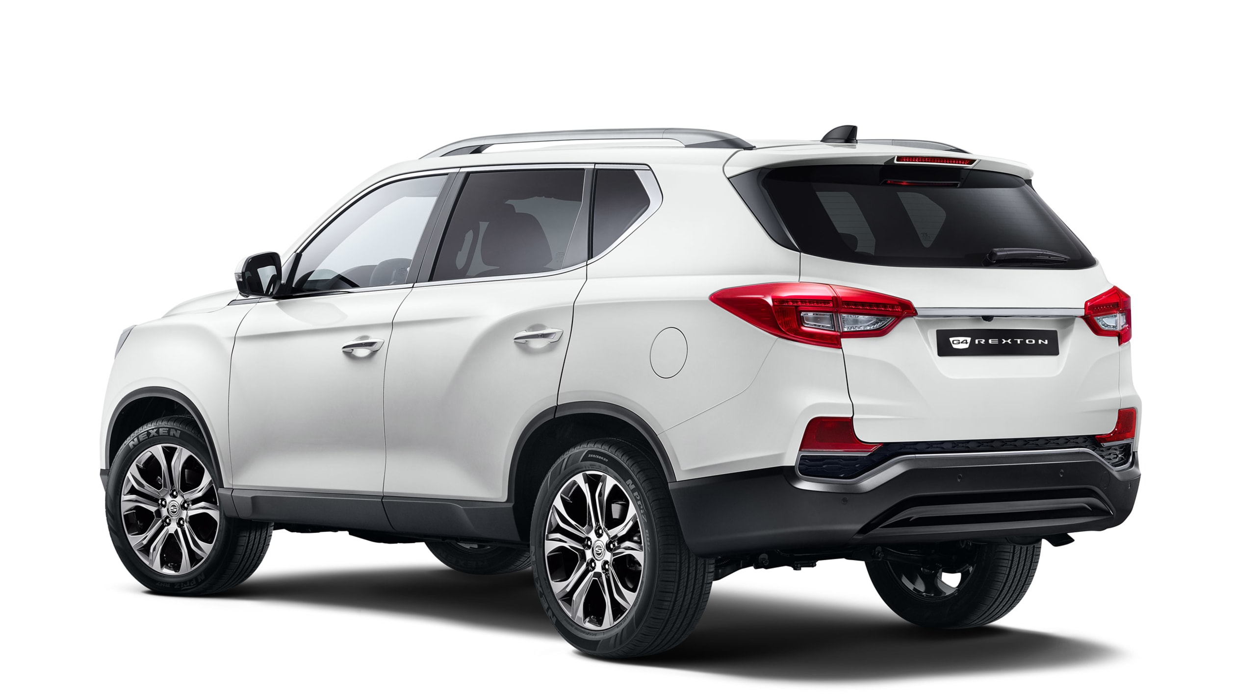 SsangYong Rexton SUV 2017 release images | Carbuyer