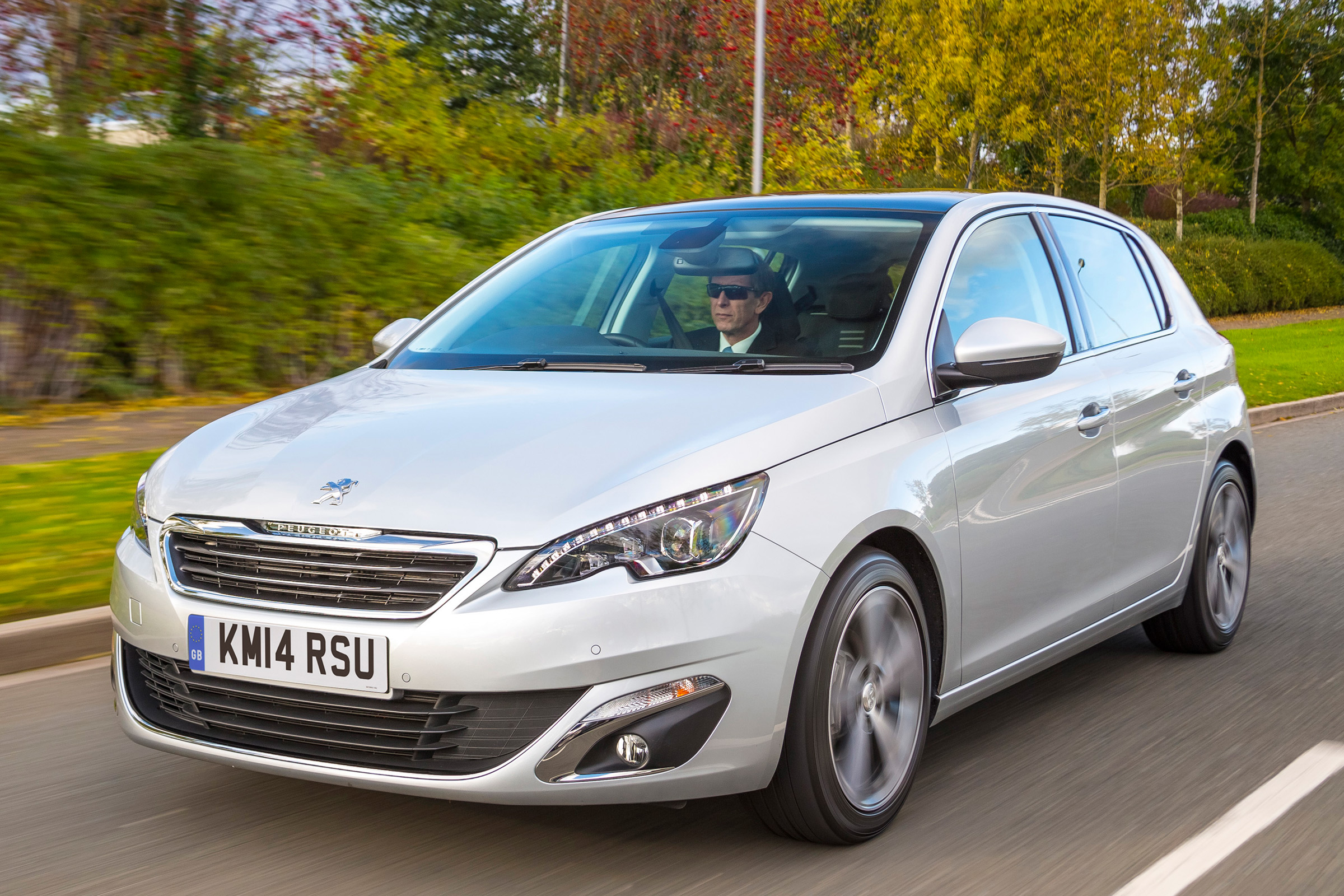 Peugeot 308 hatchback 2013 pictures | Carbuyer