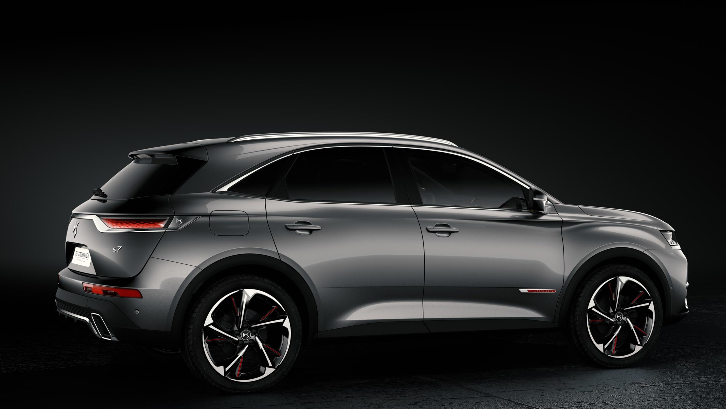 New DS 7 Crossback SUV pictures | Carbuyer