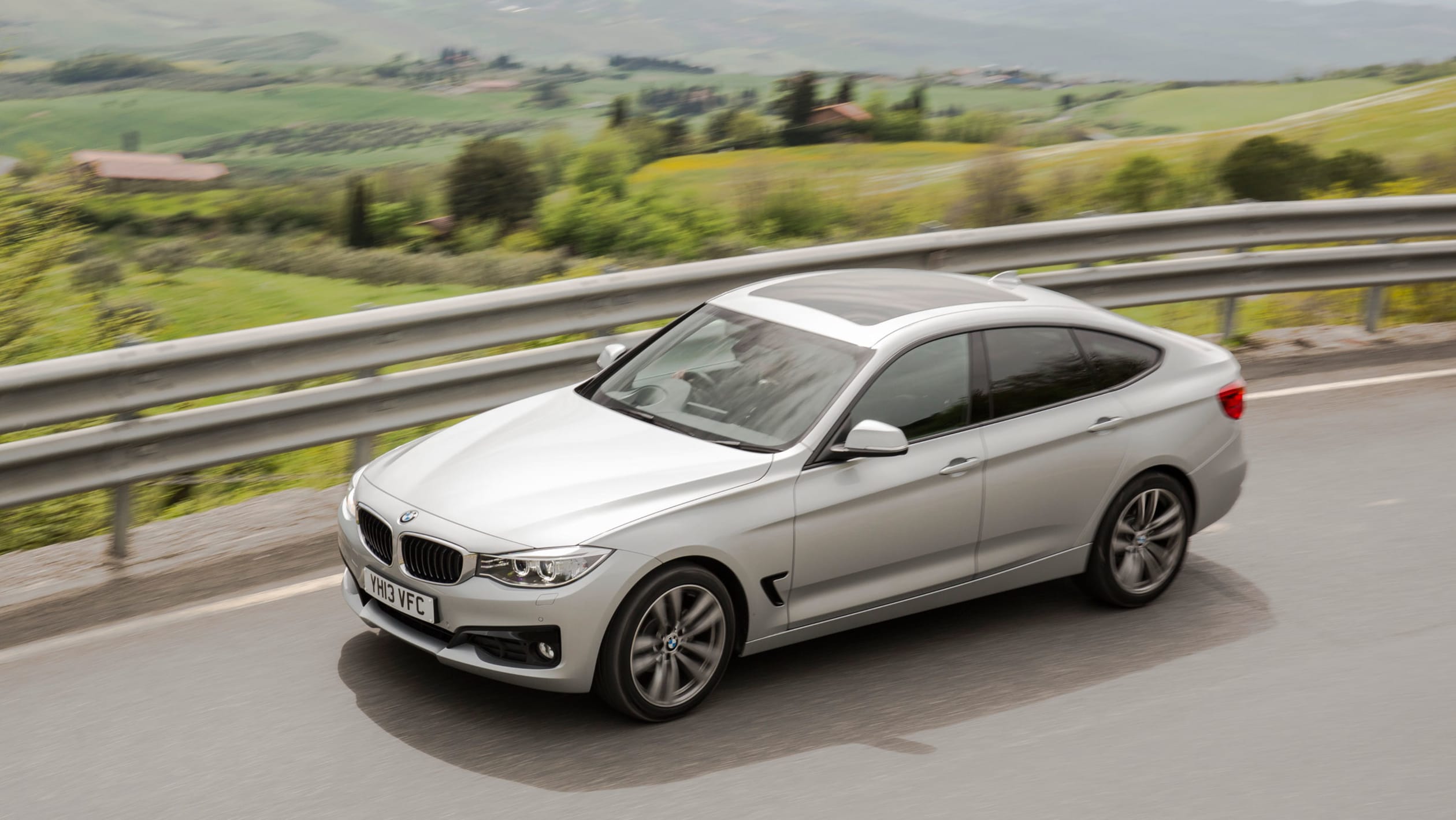 BMW 3 Series GT hatchback 2013 pictures | Carbuyer