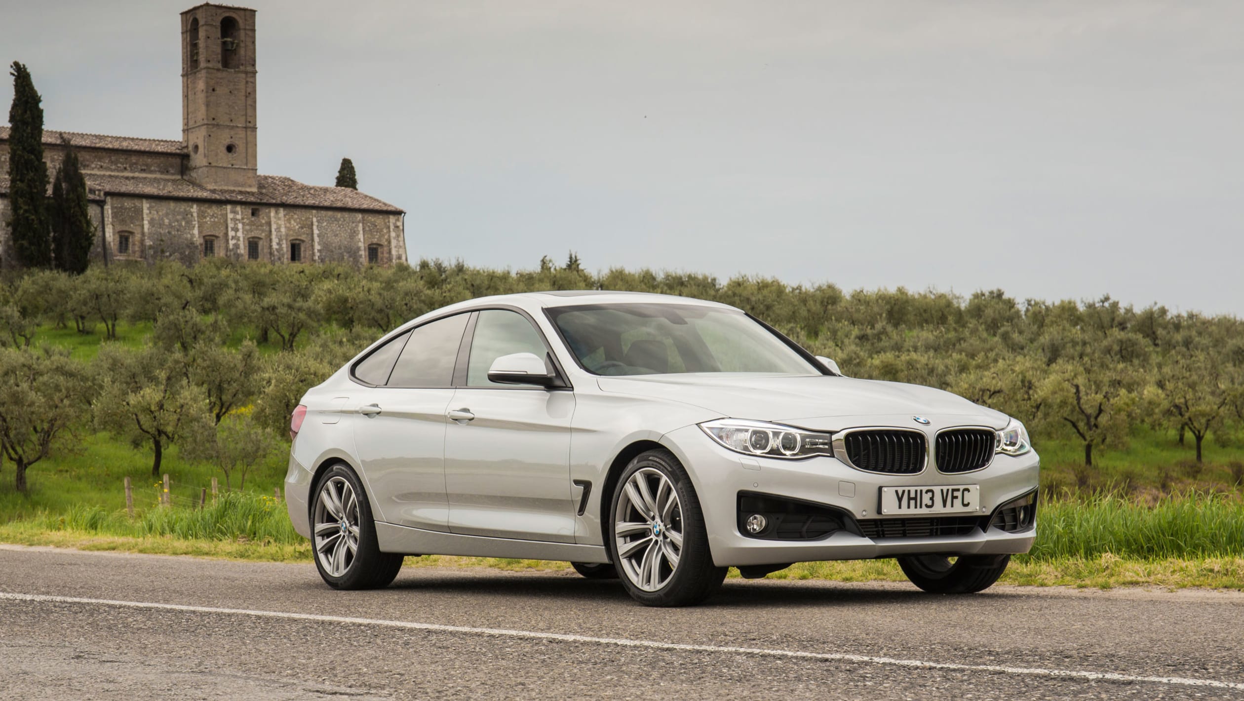 BMW 3 Series GT hatchback 2013 pictures | Carbuyer