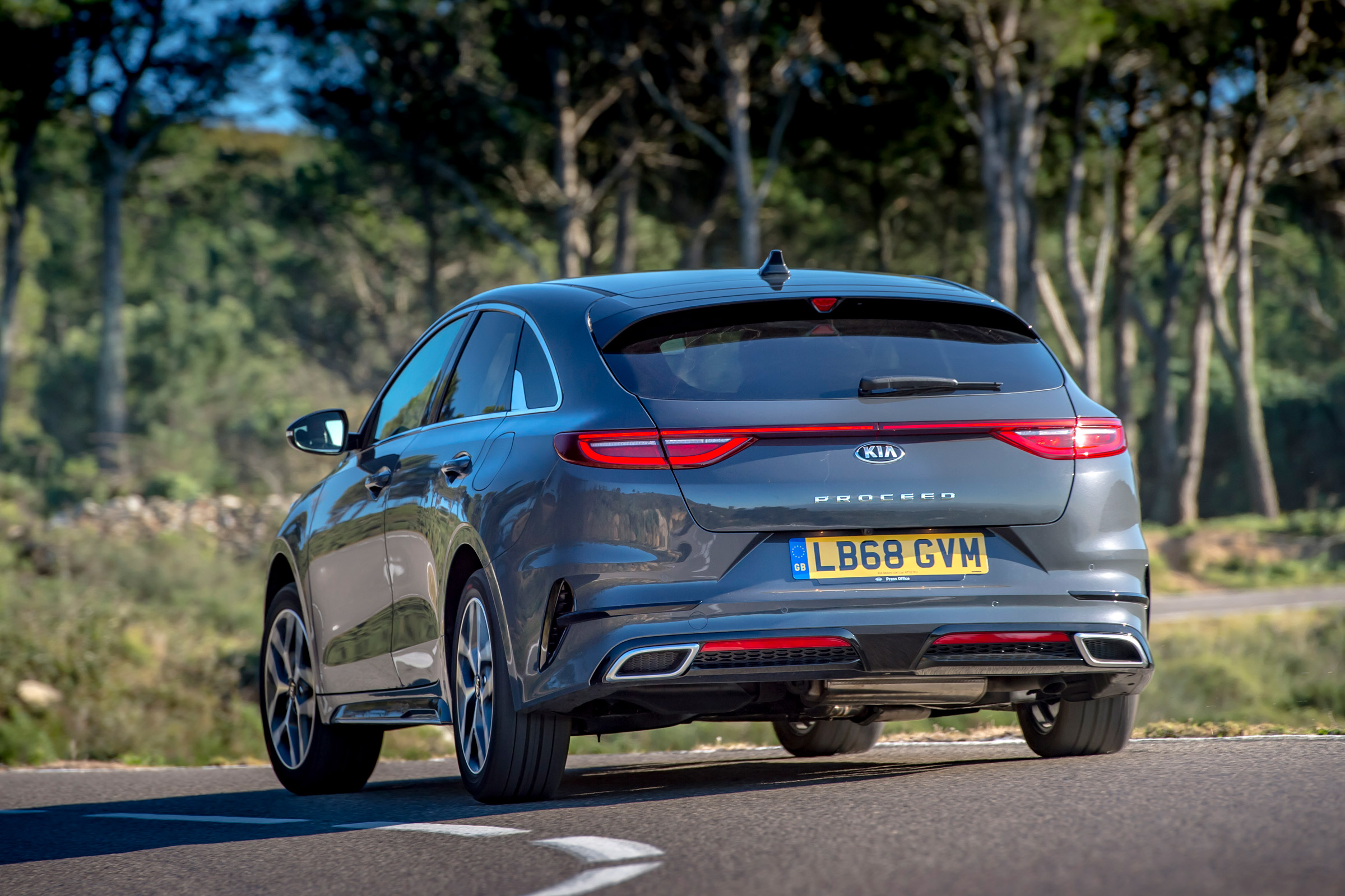 Kia ProCeed estate review gallery | Carbuyer