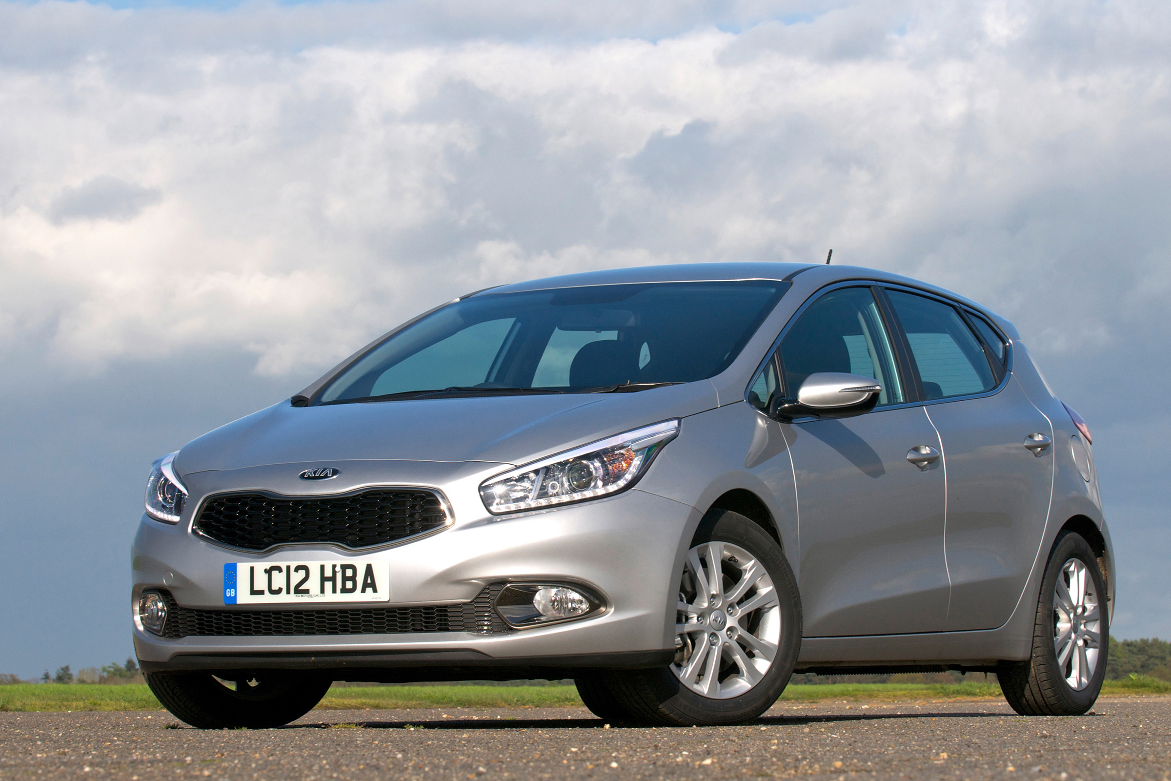 Kia Cee d Hatchback 2012 Pictures Carbuyer