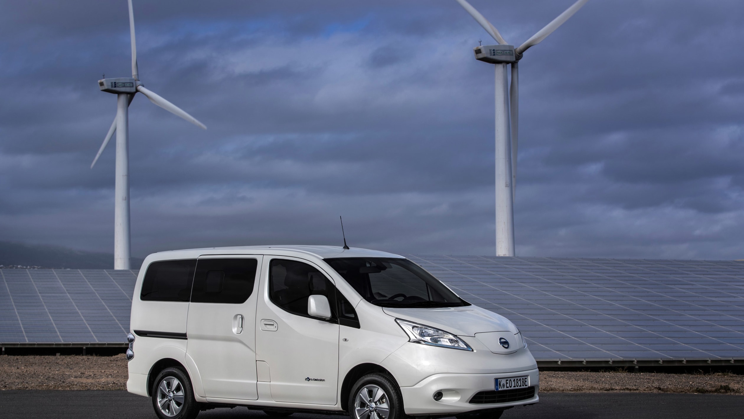 Nissan e-NV200 Combi MPV pictures 2018 | Carbuyer