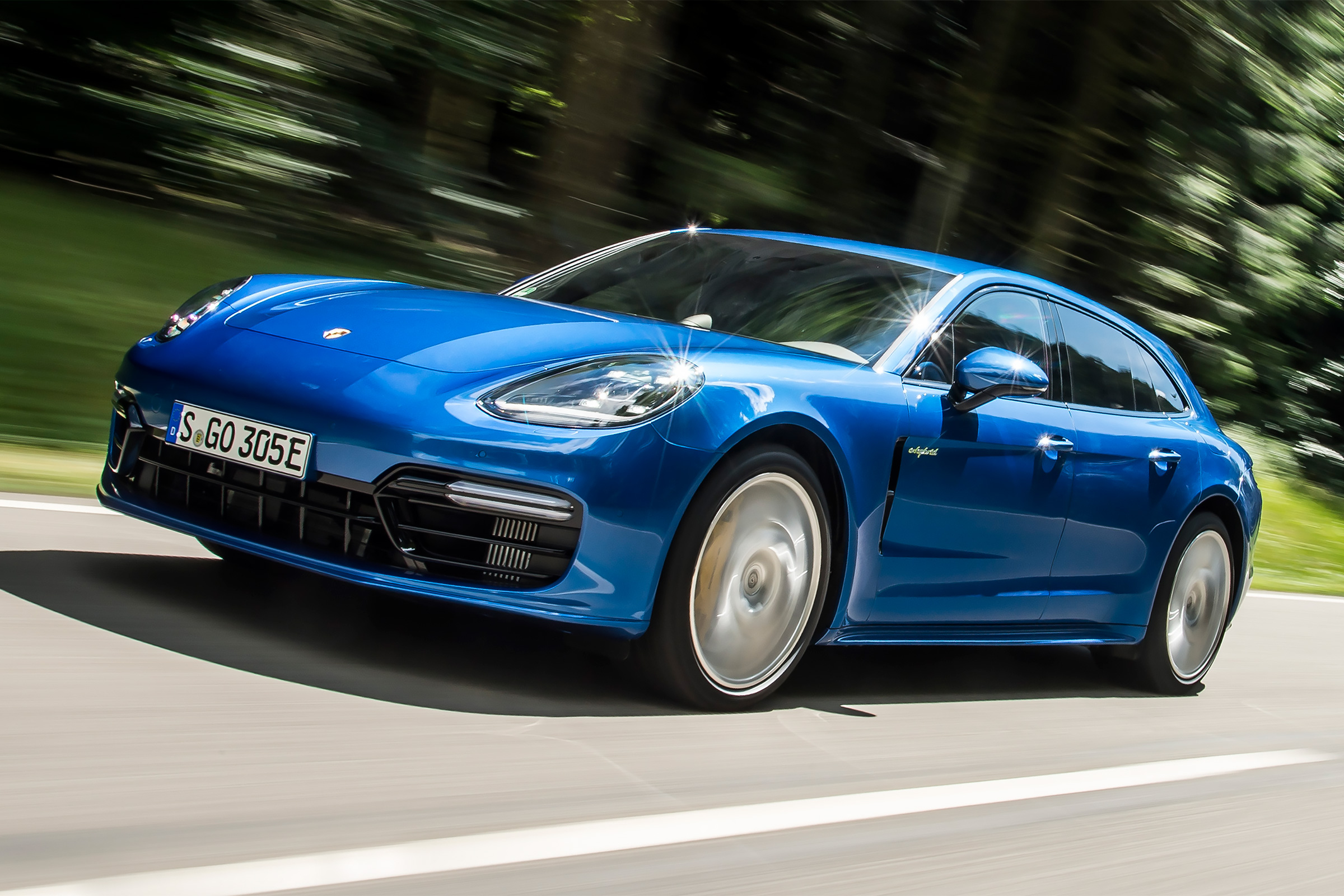 Porsche Panamera Sport Turismo estate 2017 gallery | Carbuyer