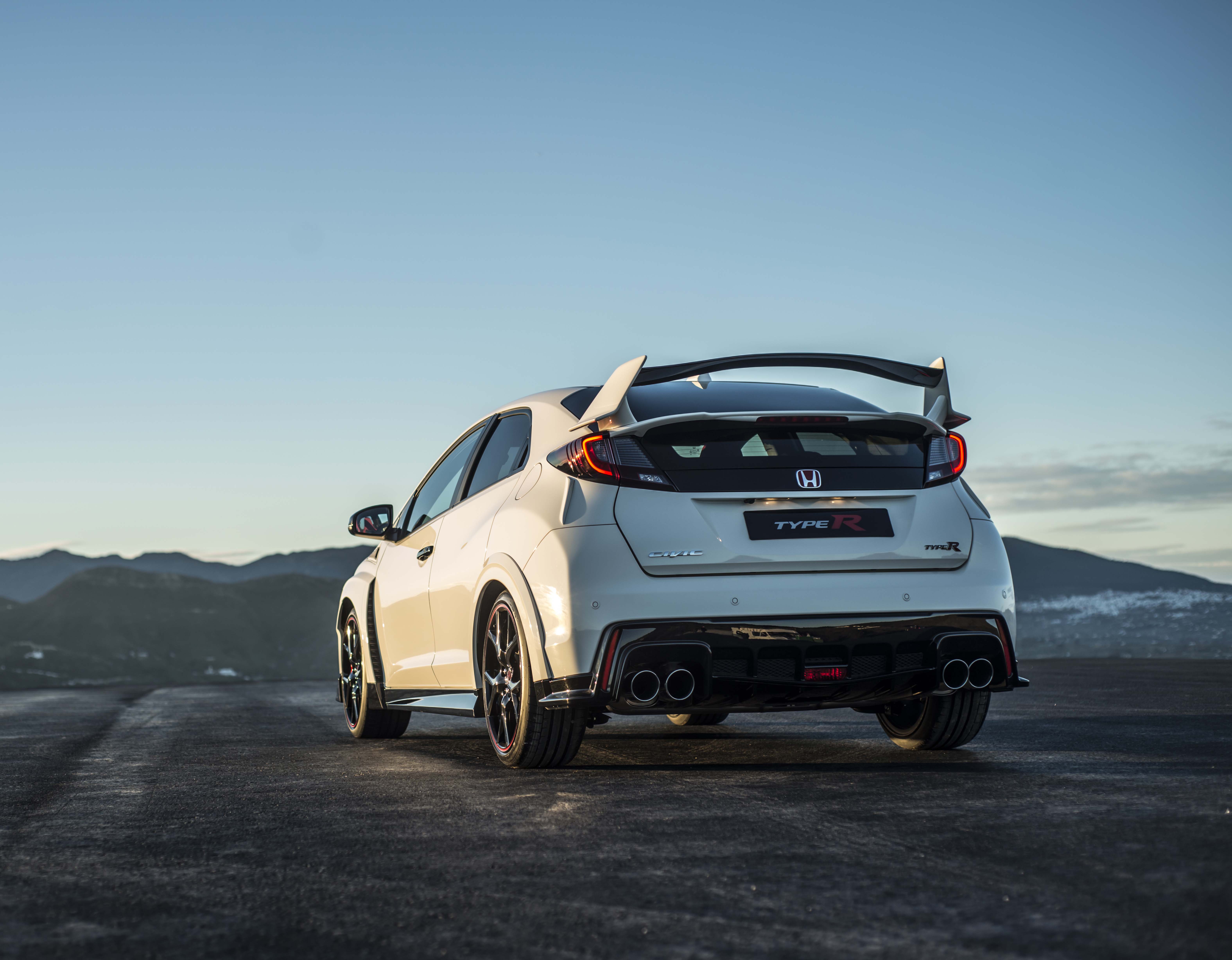 Hottest hatch: Bonkers Nurburgring lap in Honda Civic Type R | Carbuyer