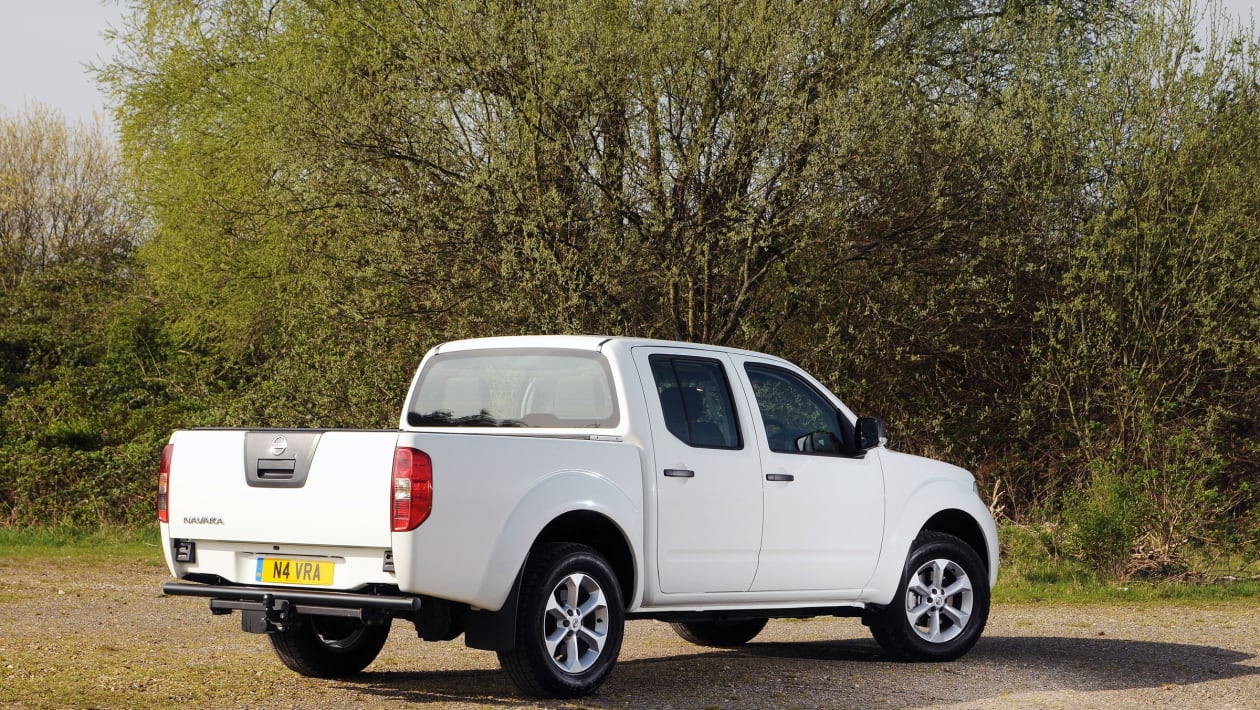 Nissan Navara pickup pictures | Carbuyer