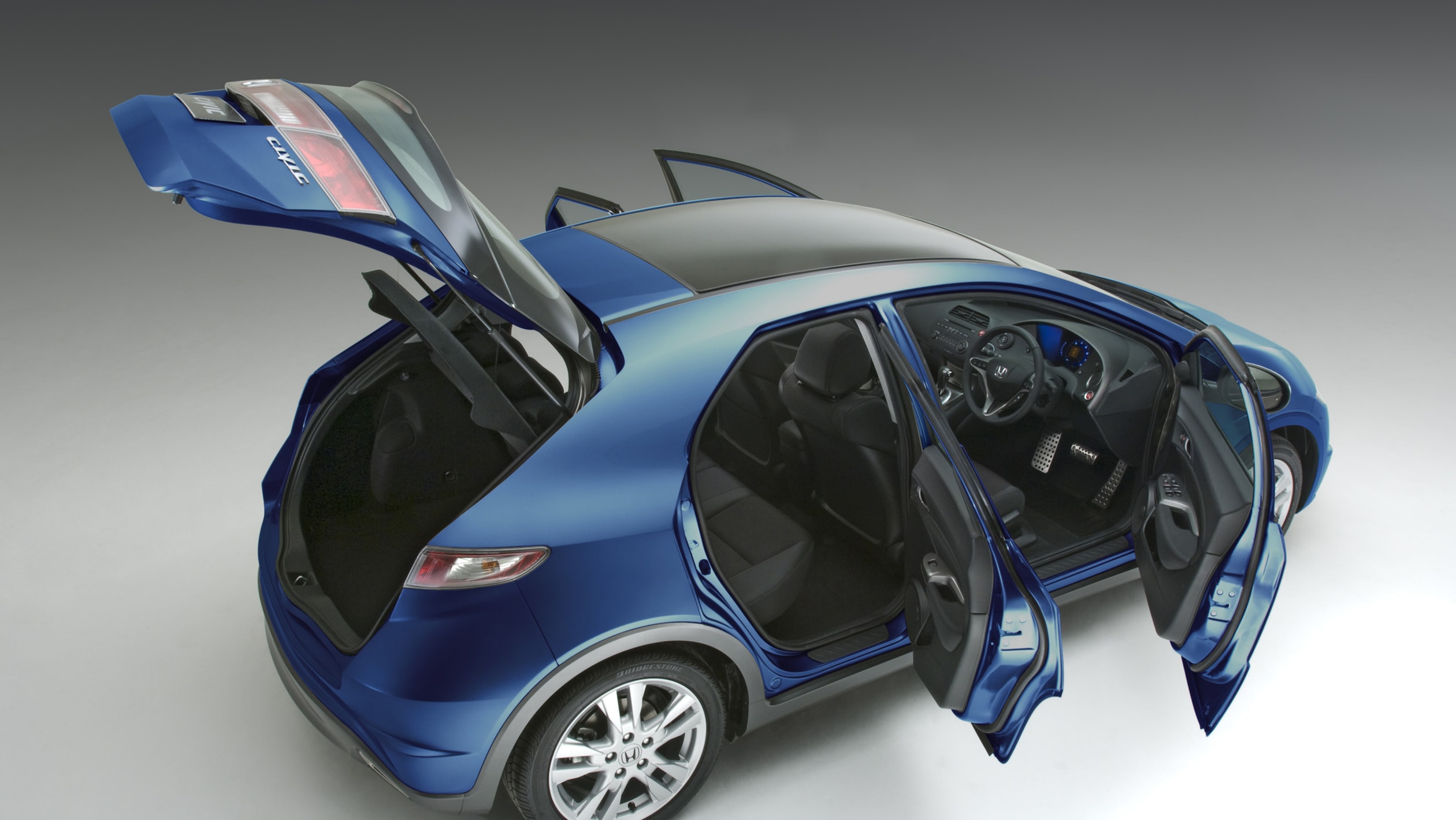 Honda Civic hatchback (2006-2011) pictures | Carbuyer