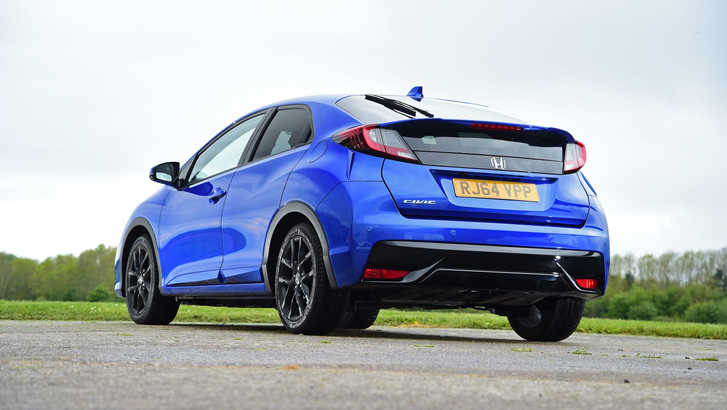 Honda Civic hatchback pictures | Carbuyer