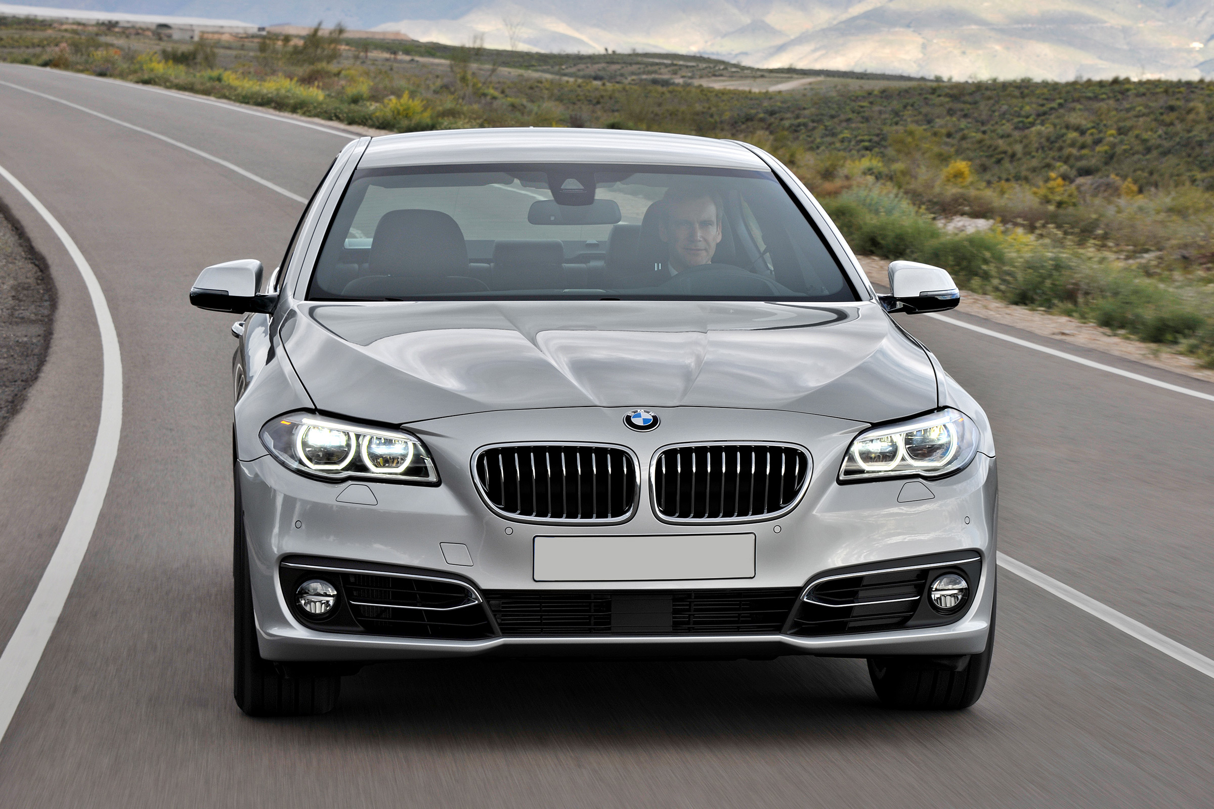 BMW 5 Series saloon pictures | Carbuyer