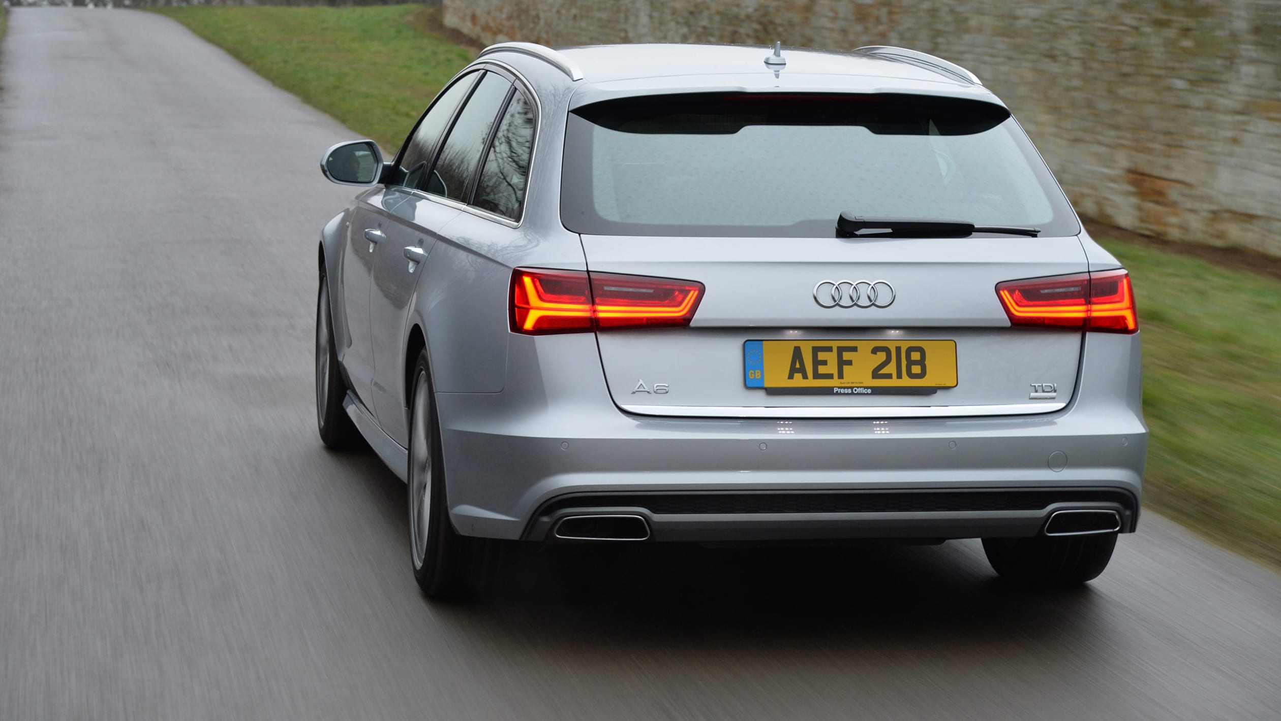 Audi A6 Avant estate 2015 pictures | Carbuyer