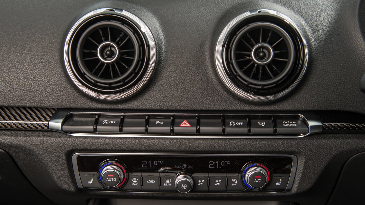 Audi RS3 Sportback hatchback (2015-2017) - Interior & comfort | Carbuyer