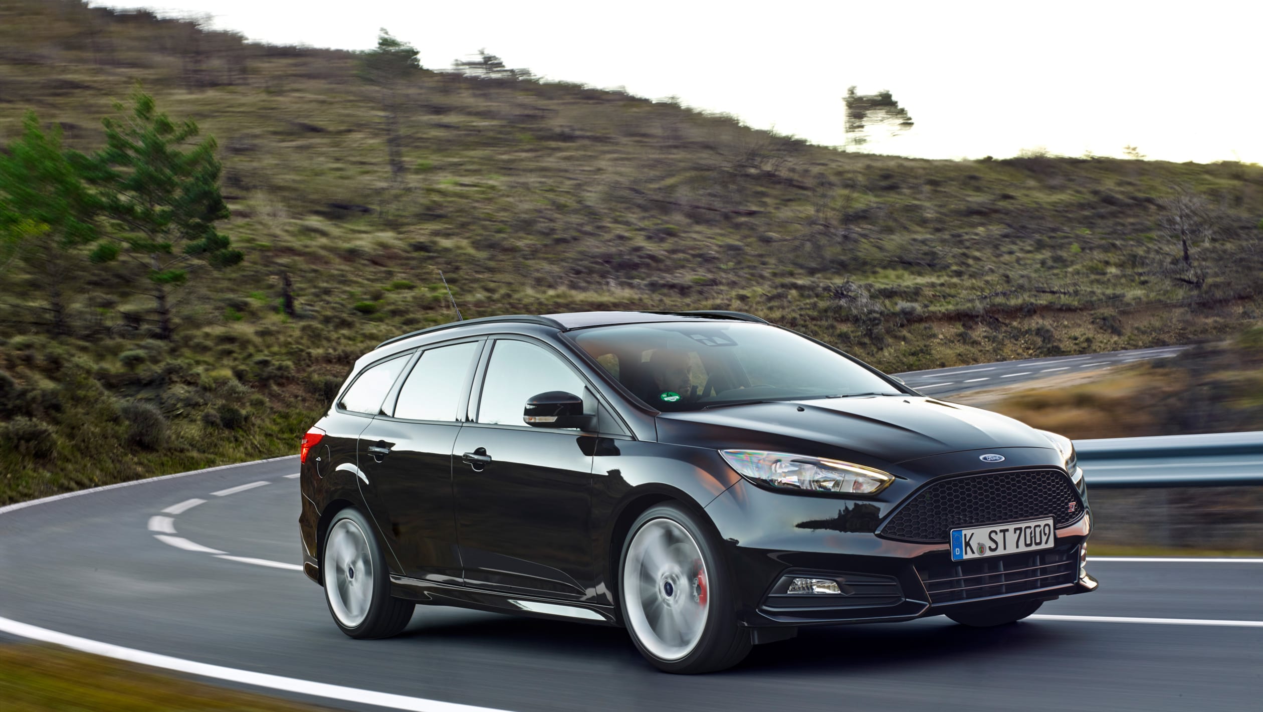 Ford Focus ST estate pictures | Carbuyer
