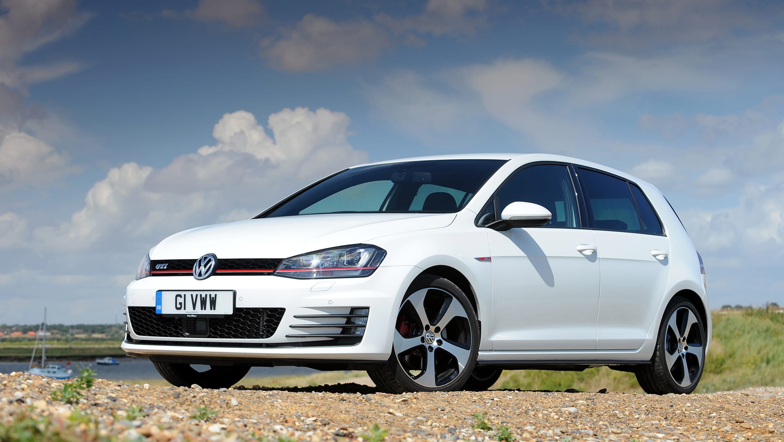 Volkswagen Golf GTI hatchback pictures | Carbuyer