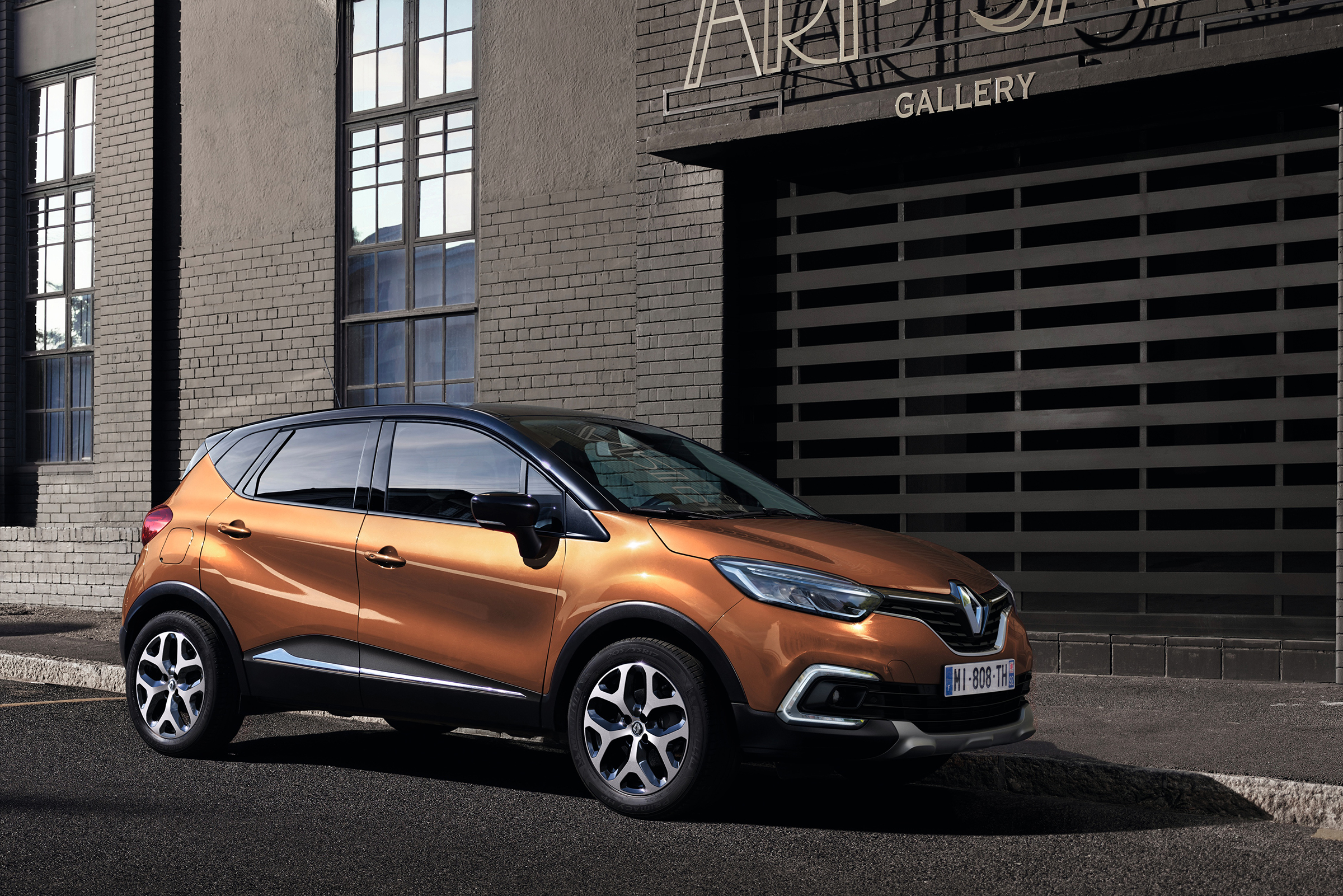 Bold looks for new Renault Captur – on sale now | Carbuyer