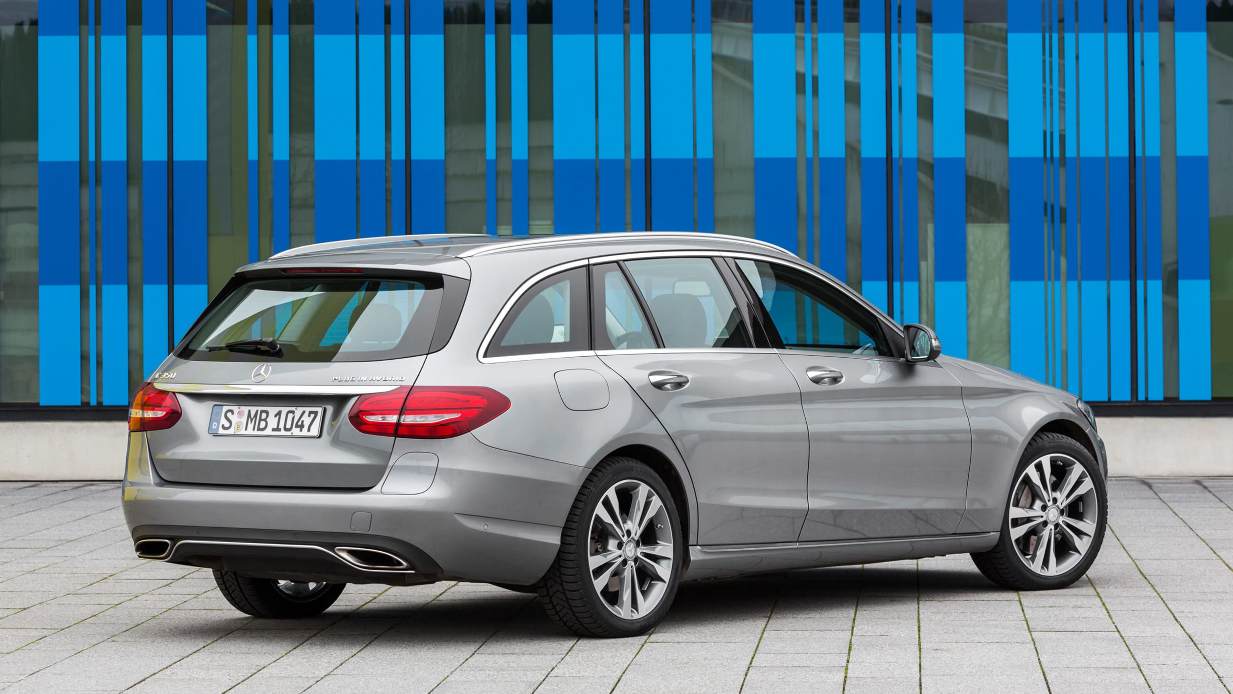 Mercedes C350e hybrid gallery 2017 | Carbuyer