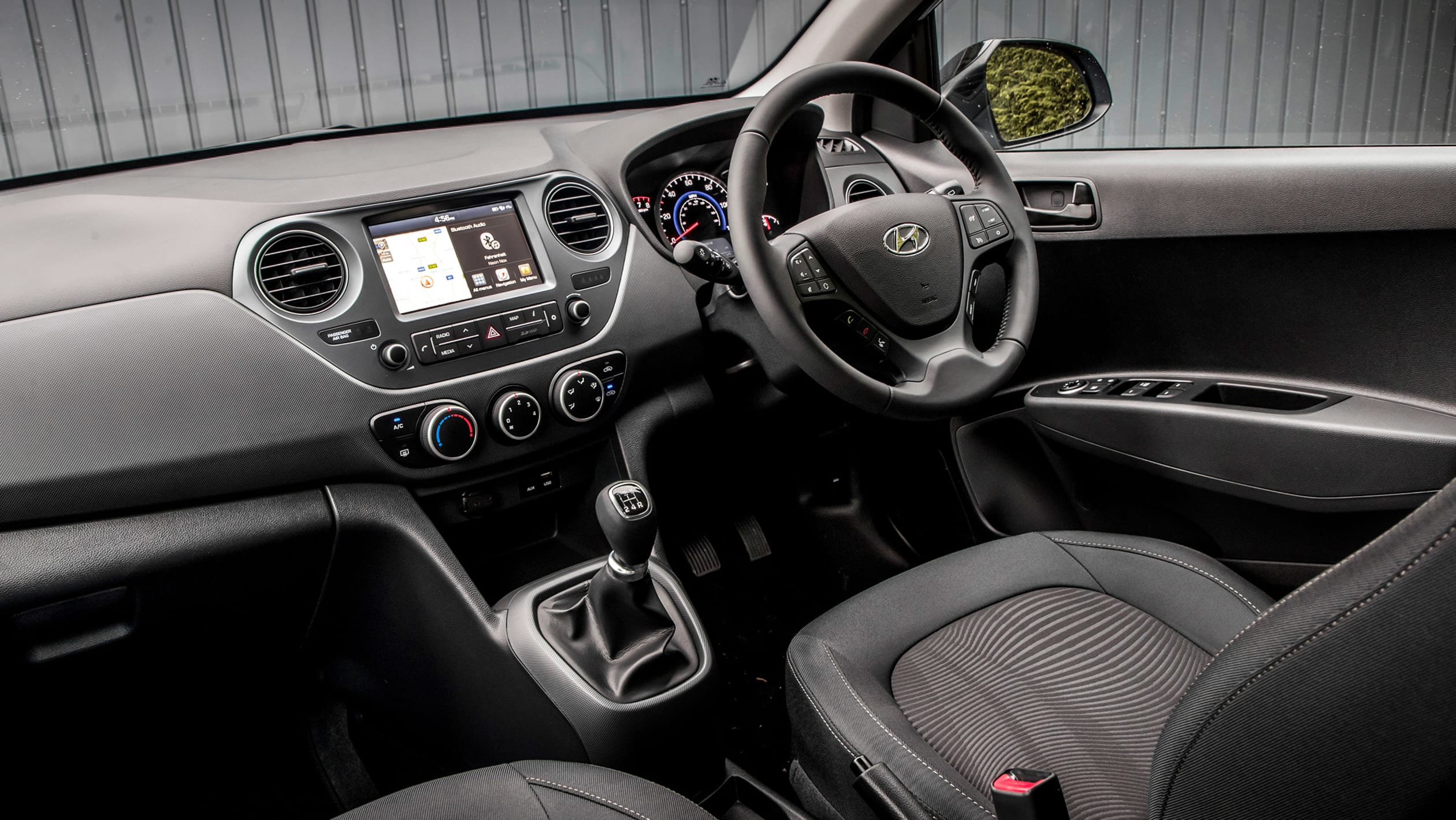 Hyundai i10: old vs new | Carbuyer